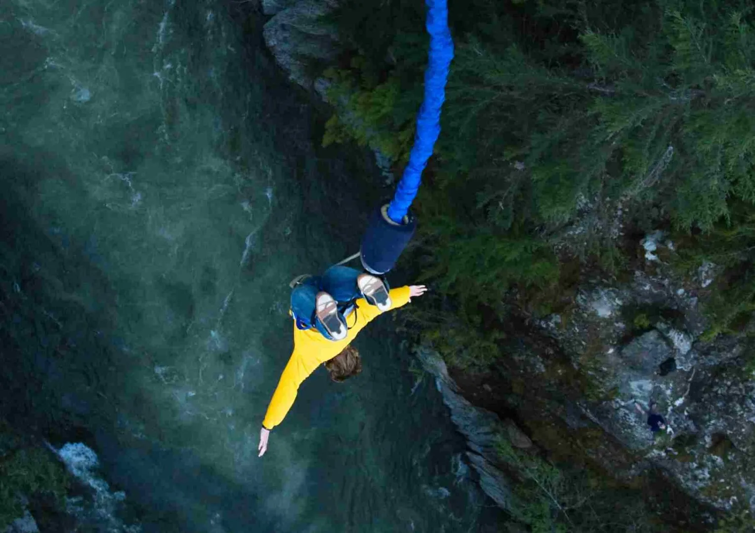 Seil vergessen: 21-Jährige stirbt bei Bungee-Sprung ohne Sicherung ...